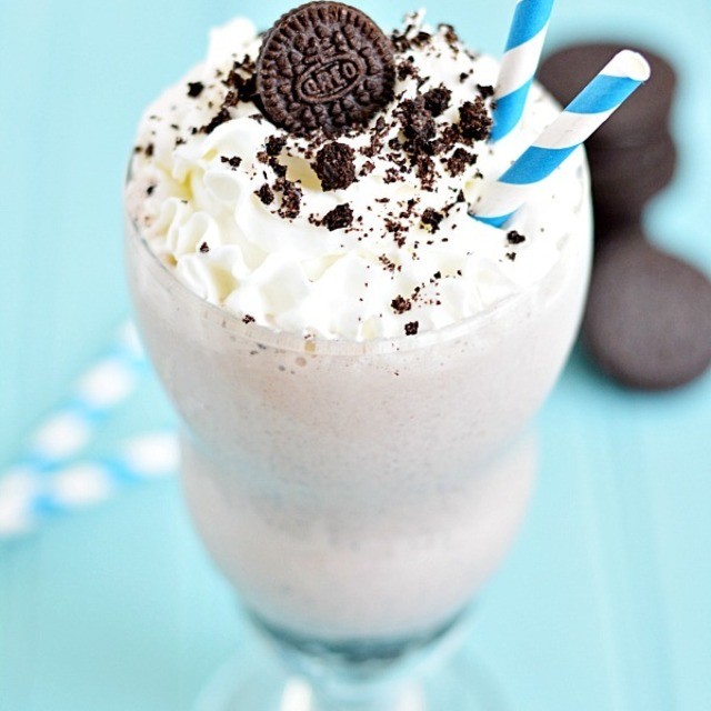 Oreo Milkshake เมนูมิลค์เชคโอรีโอ้ปั่น อร่อยชื่นใจ เอาอะไรมาแลกก็ไม่ยอม 😝👍